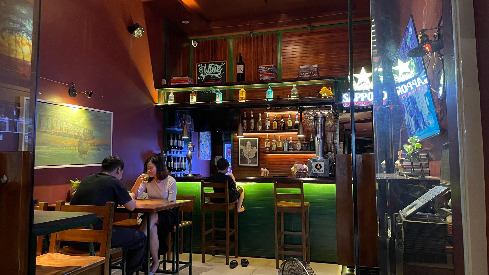 ベトナムのハイフォンにあるお洒落なレストラン[Chat Bistro]！ハンバーガーとパイがおすすめ！！